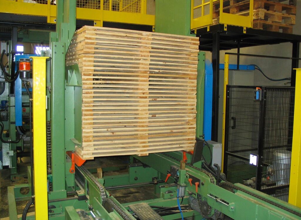 Corali - Automatic Pallet Topdeck Nailing Machine. - Global Wood